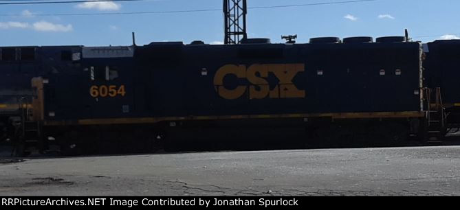 CSX 6054 another view of the conductor's side